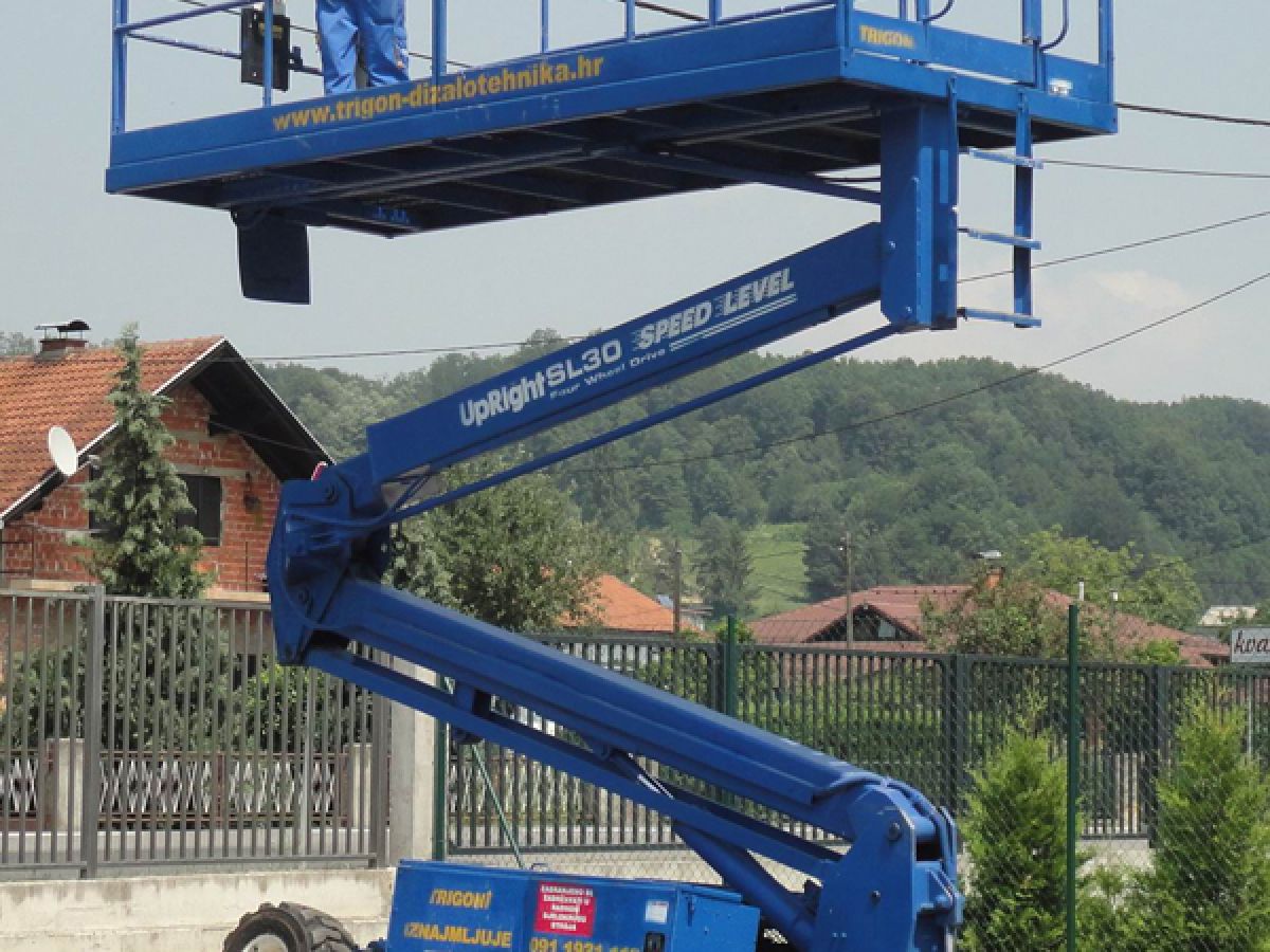 Škarasta vertikalna platforma UPRIGHT SL30SL sa uređajem za nivelaciju ...