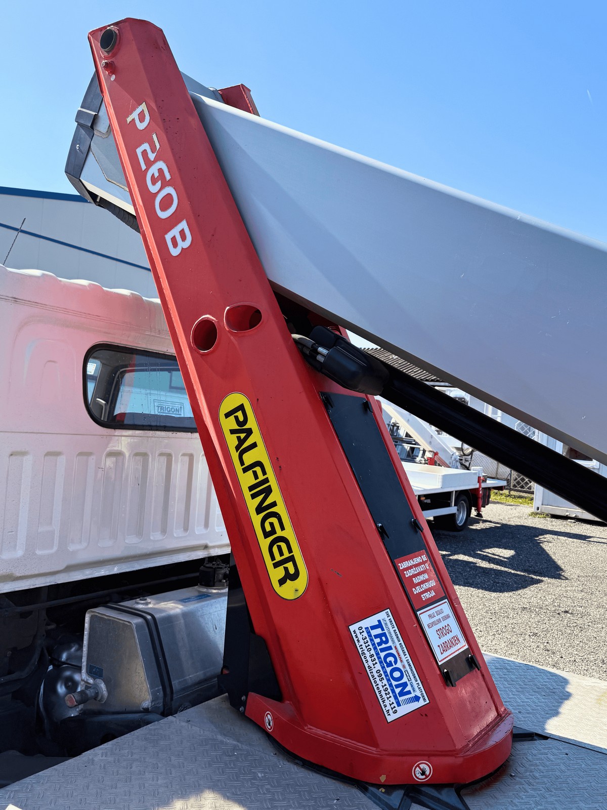 Palfinger P 260 B Telescopic Aerial Platform on NISSAN Vehicle ...